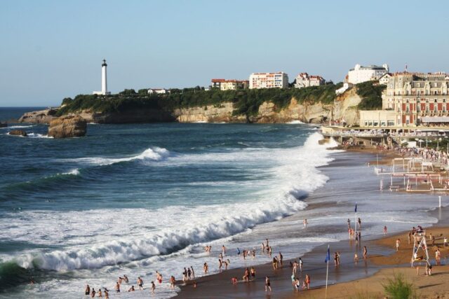 Surfing in Biarritz - Grande Plage, Côtes des Basques • Ultimate France
